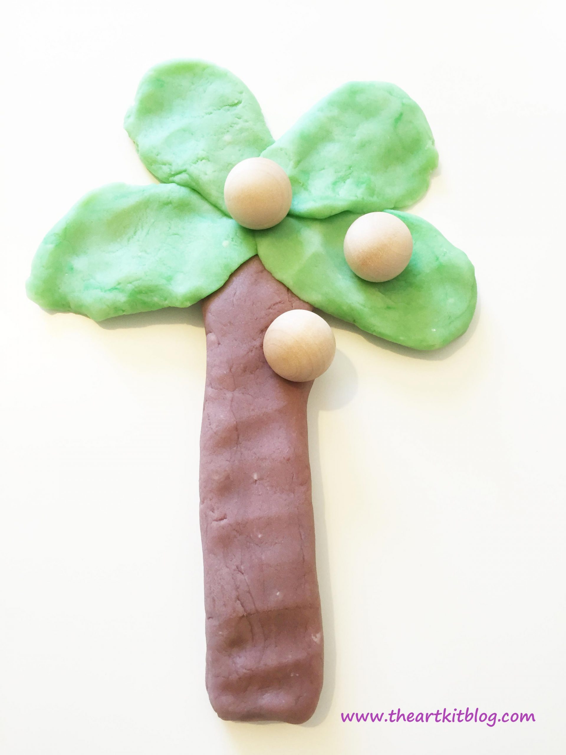 Chicka Chicka Boom Boom {Storytime + Playdough Activity} - The Art Kit