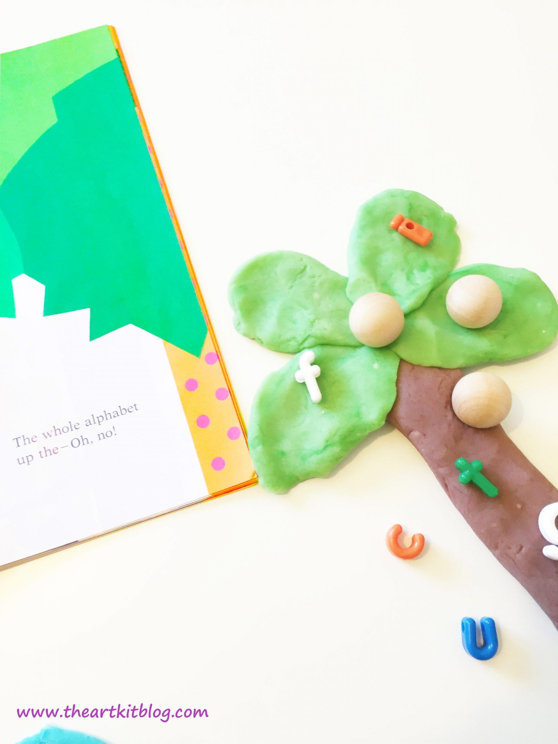 Chicka Chicka Boom Boom {Storytime + Playdough Activity} - The Art Kit