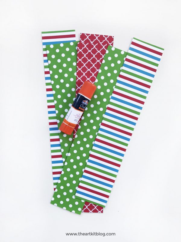 Christmas Countdown Paper Chains {Free Printables} - The Art Kit