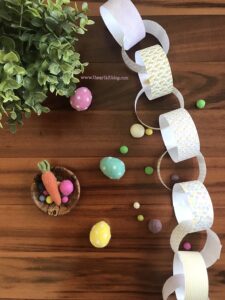 CUTE Easter Paper Chains {FREE PRINTABLE} - The Art Kit