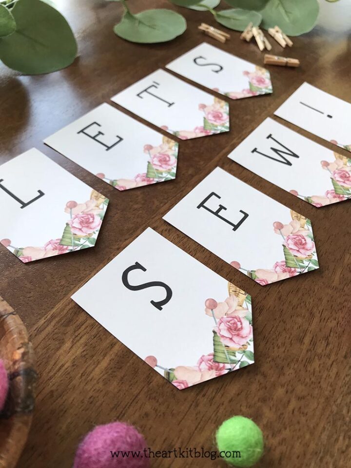 Let's Sew Sewing Banner {FREE PRINTABLE DOWNLOAD!} - The Art Kit