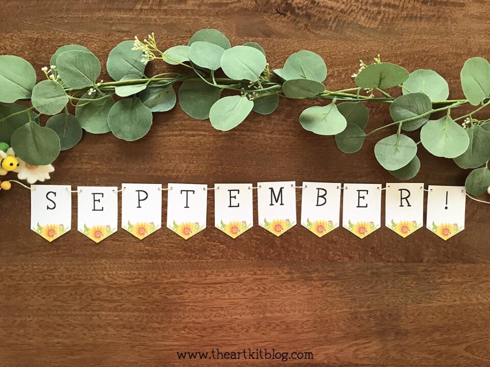 September Banner with Sunflowers and Bees {FREE PRINTABLE!} - The Art Kit