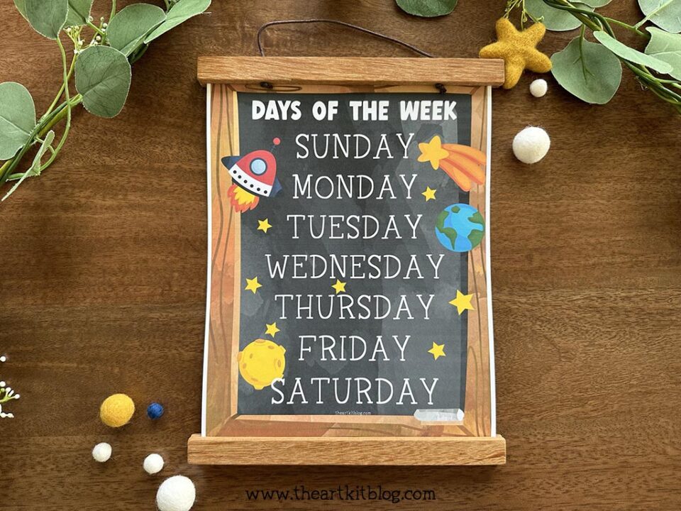 Space Days of the Week Chart {FREE Printable Download!} - The Art Kit