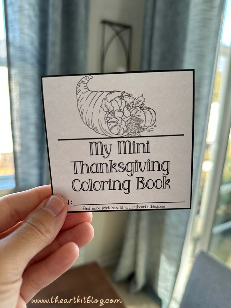 Mini Thanksgiving Coloring Book {FREE PRINTABLE DOWNLOAD!} - The Art Kit