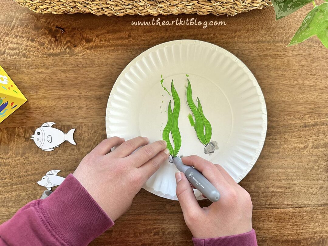 How to Make a Paper Plate Aquarium Craft (Free Printable Template for ...