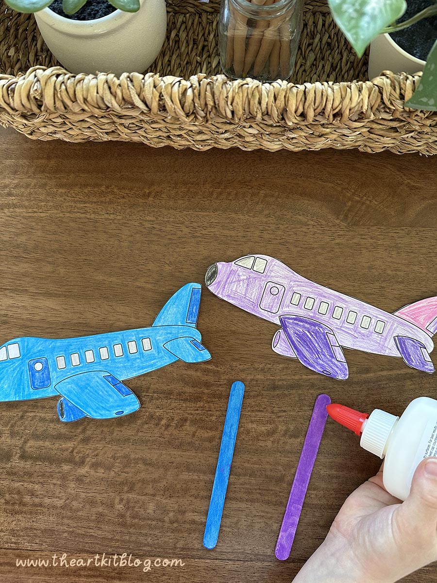 Airplane Popsicle Stick Paper Craft {Free Printable} - The Art Kit