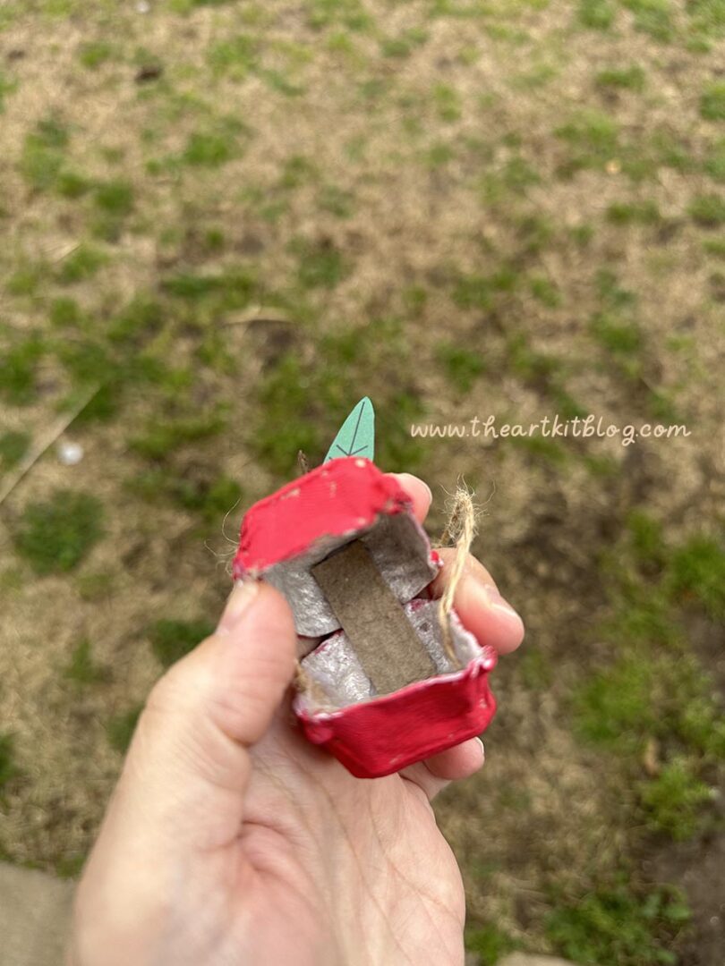 Mini Apple Box Craft from Egg Cartons (Free Printable) - The Art Kit