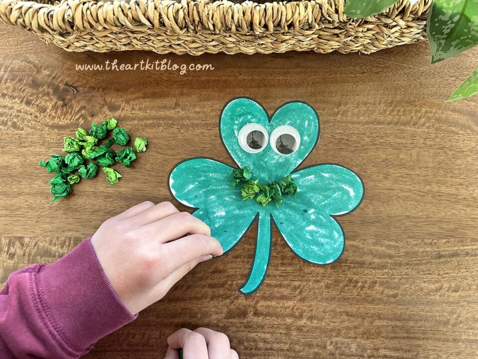 Shamrock Paper Craft {With Free Printable Template} - The Art Kit