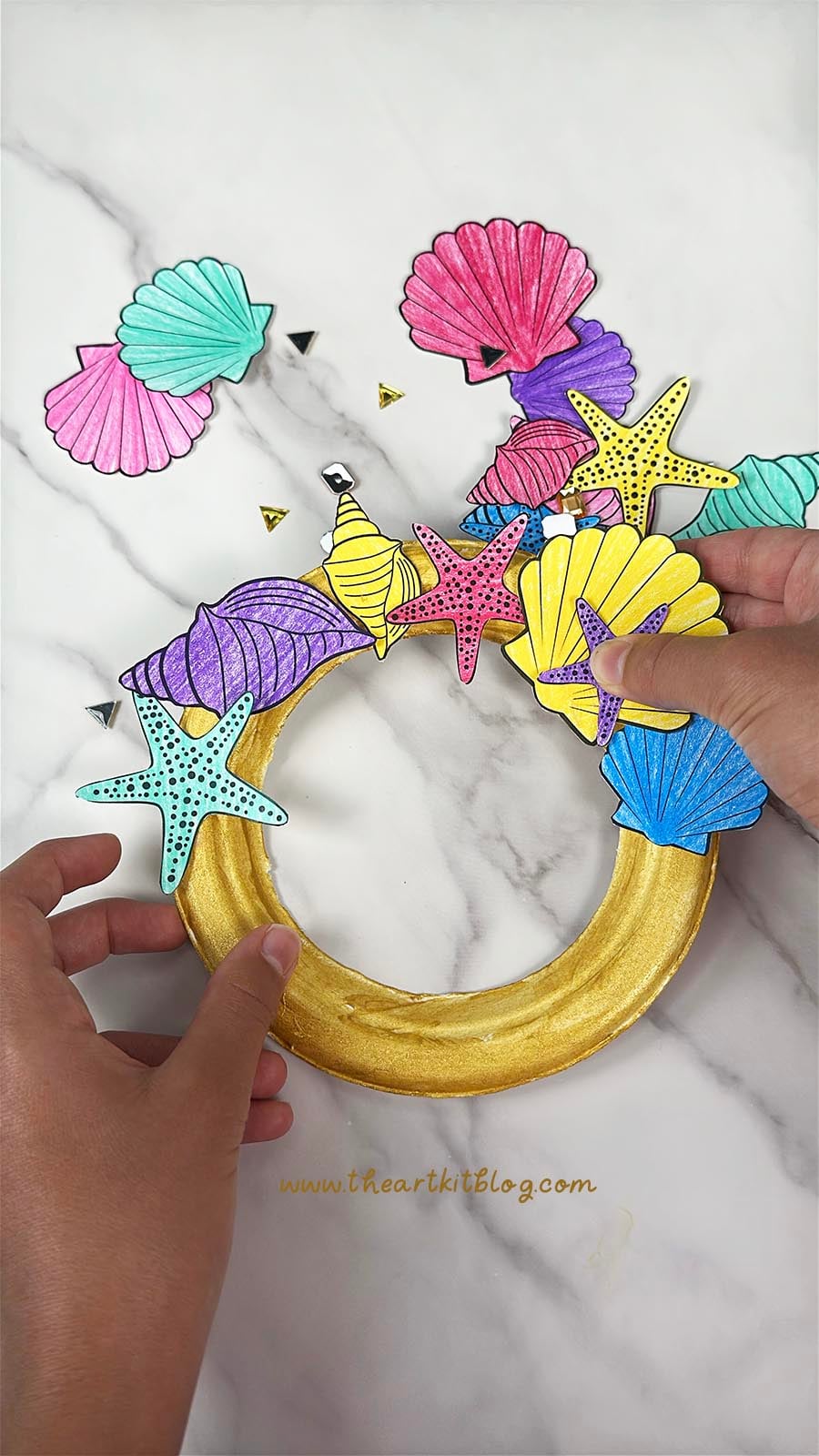 Seashell Paper Plate Wreath (Free Printable) - The Art Kit