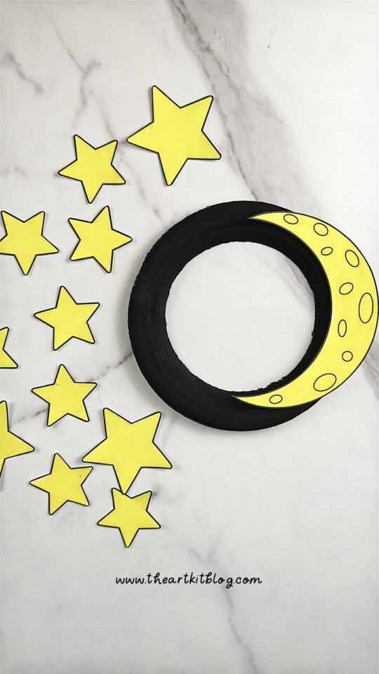 Evening Night Sky Paper Plate Wreath (Free Printable) - The Art Kit