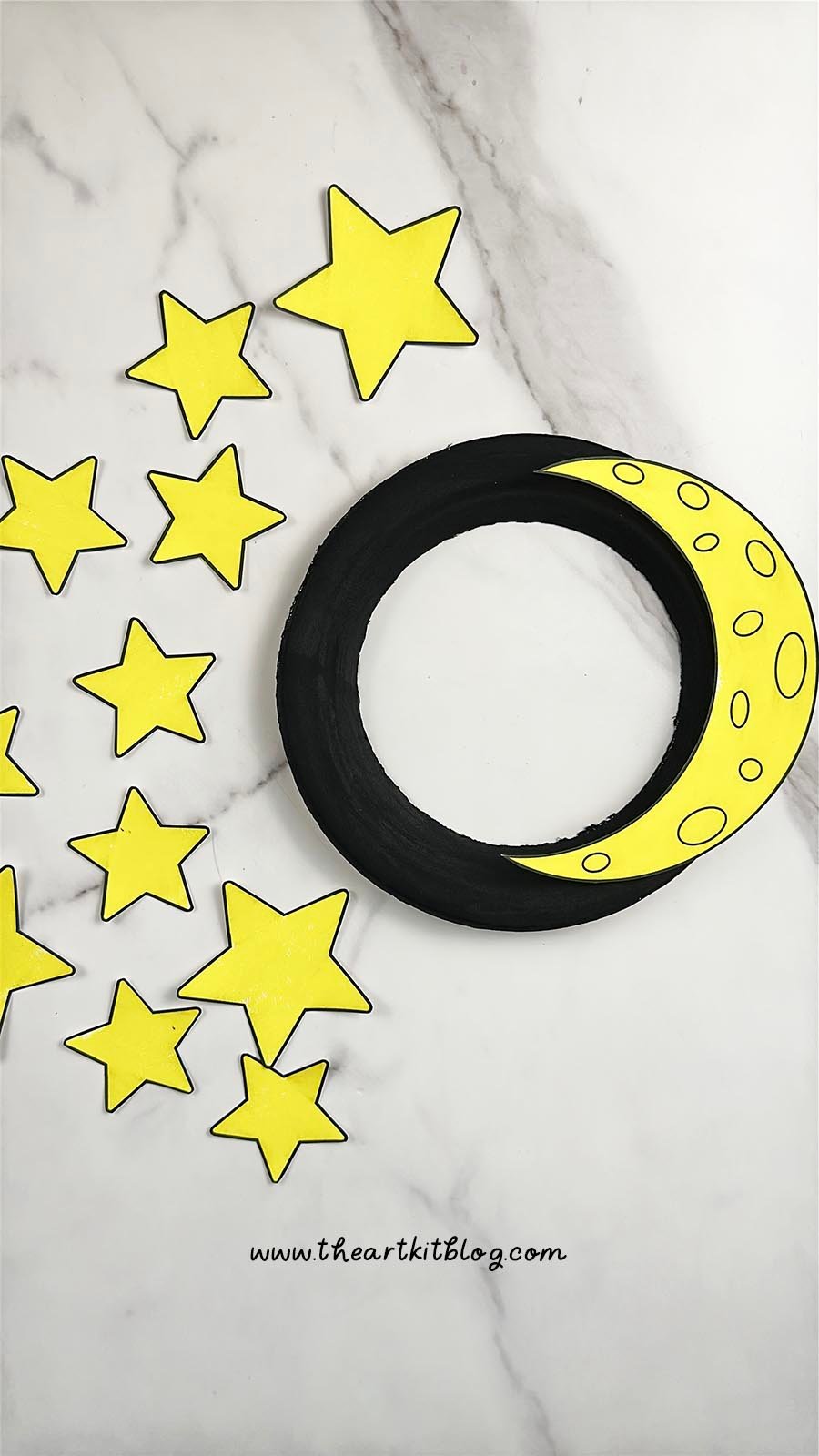 Evening Night Sky Paper Plate Wreath (Free Printable) - The Art Kit